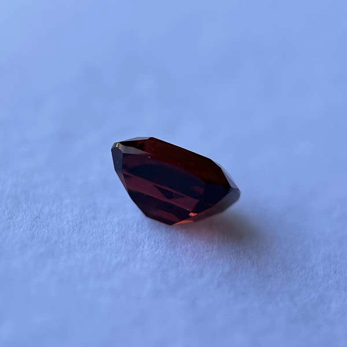 Granate rojo crimson-2.58ct-8.39x6.10x4.87mm | Versatto Gemas & Joyas