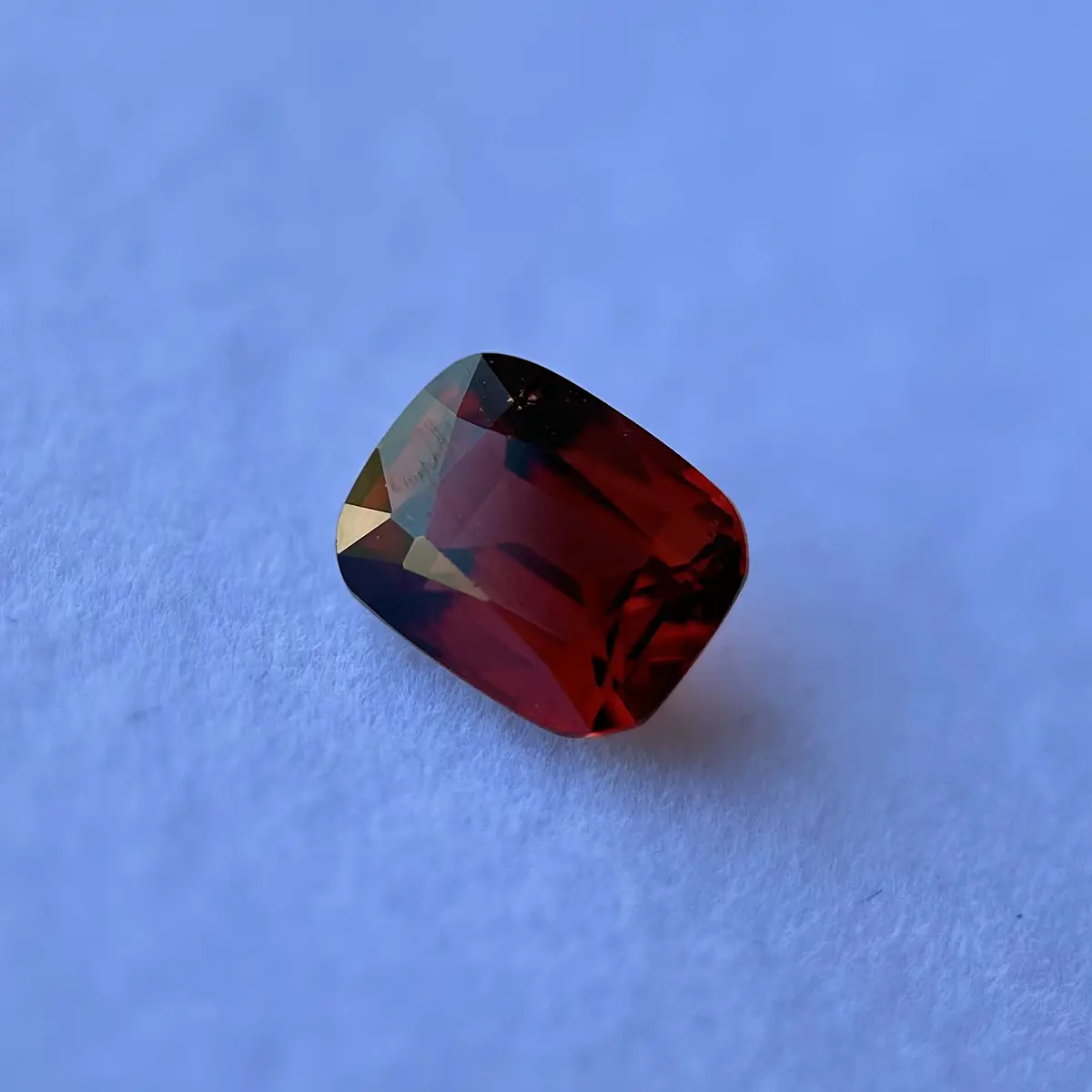 Granate rojo crimson-2.58ct-8.39x6.10x4.87mm | Versatto Gemas & Joyas
