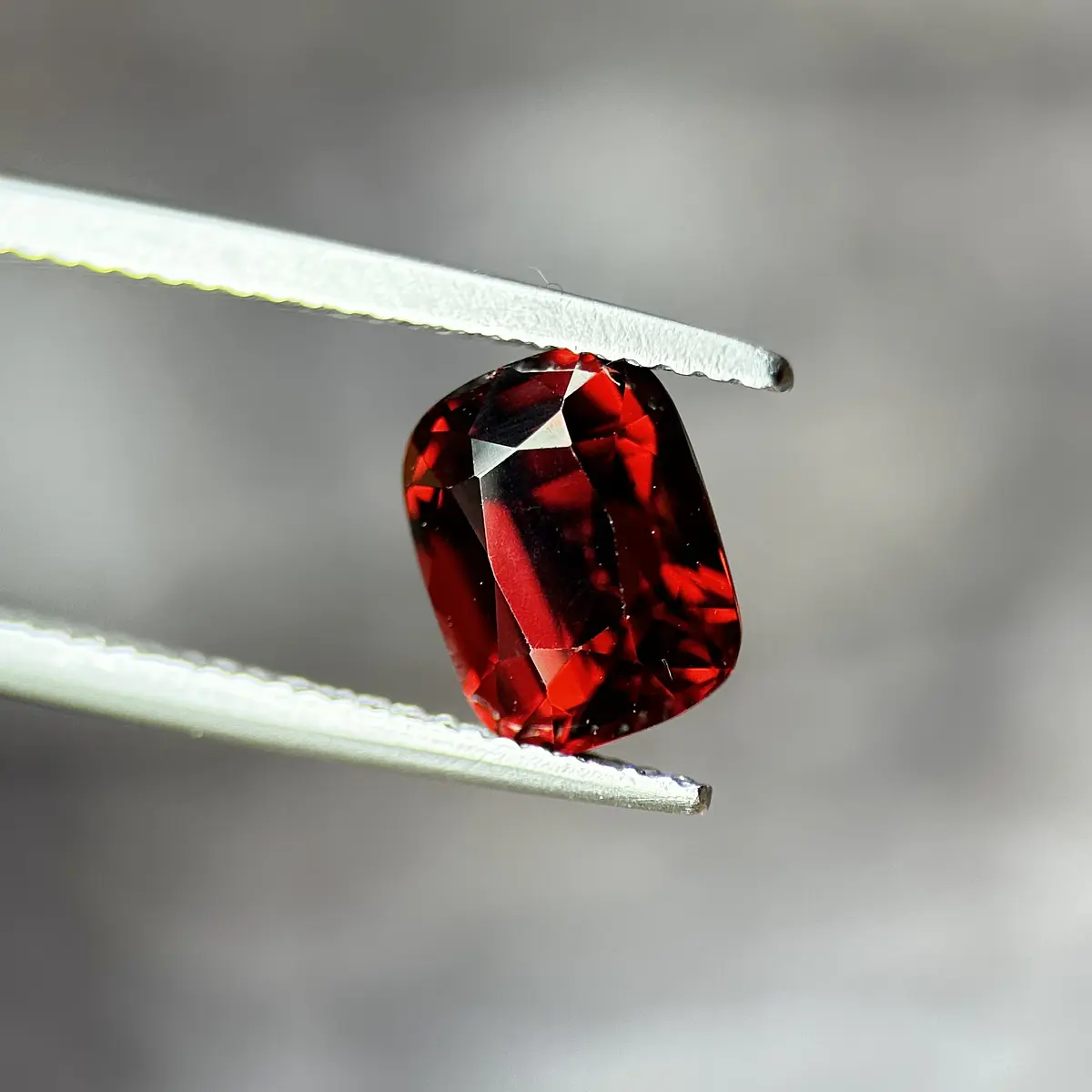 Granate rojo crimson-2.58ct-8.39x6.10x4.87mm | Versatto Gemas & Joyas