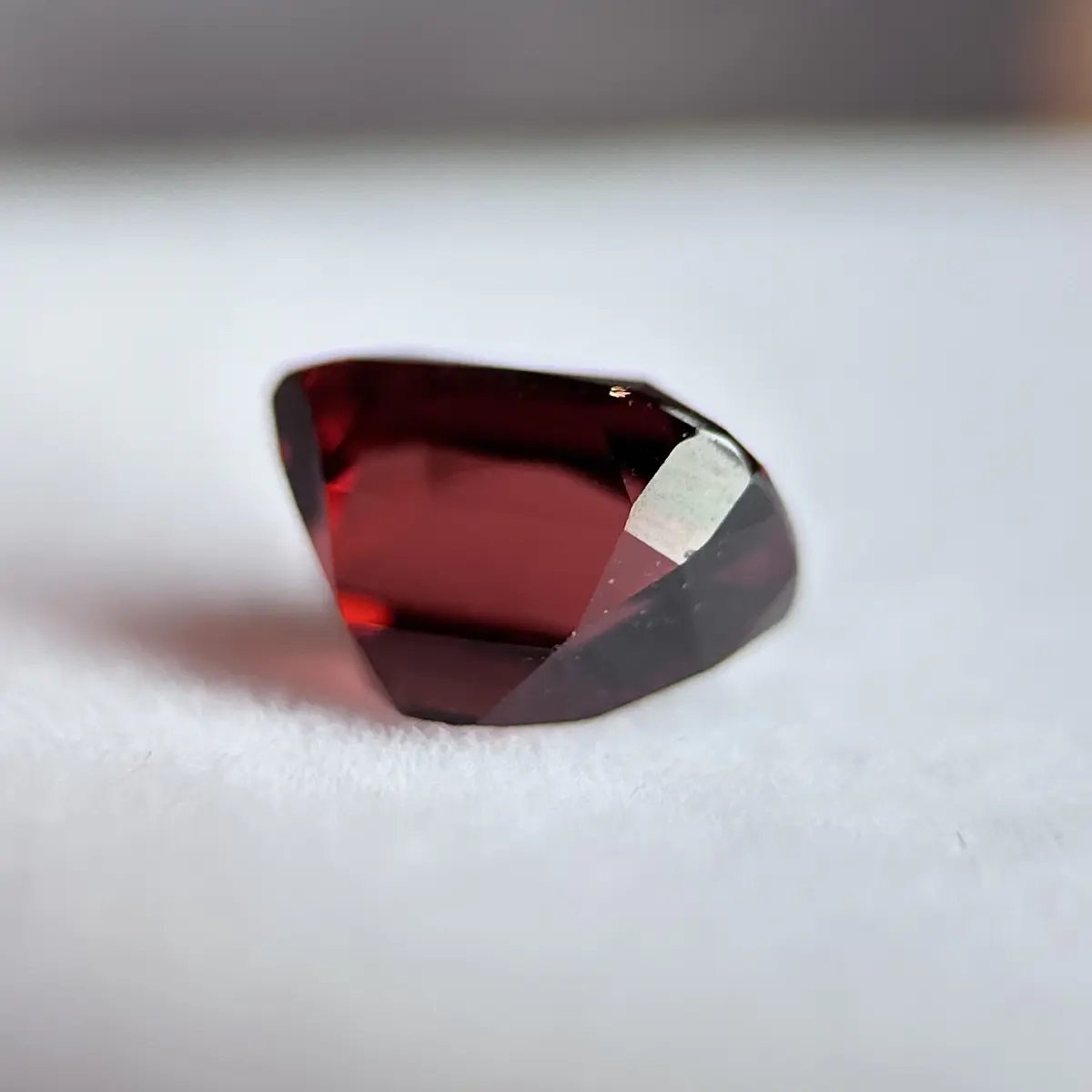 Granate rojo crimson-2.58ct-8.39x6.10x4.87mm | Versatto Gemas & Joyas