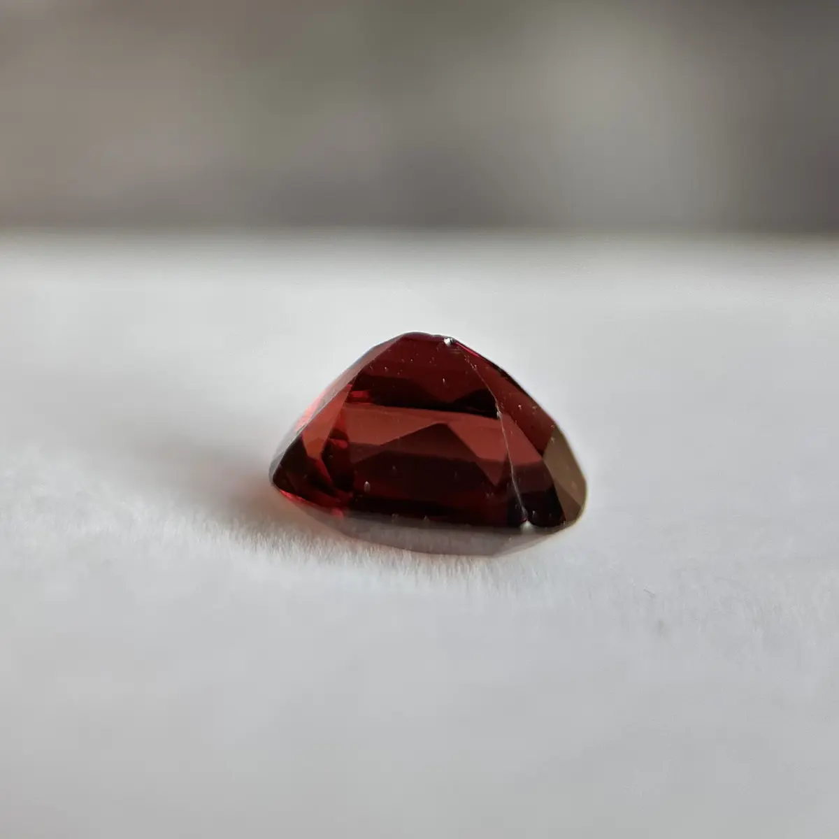 Granate rojo crimson-2.58ct-8.39x6.10x4.87mm | Versatto Gemas & Joyas