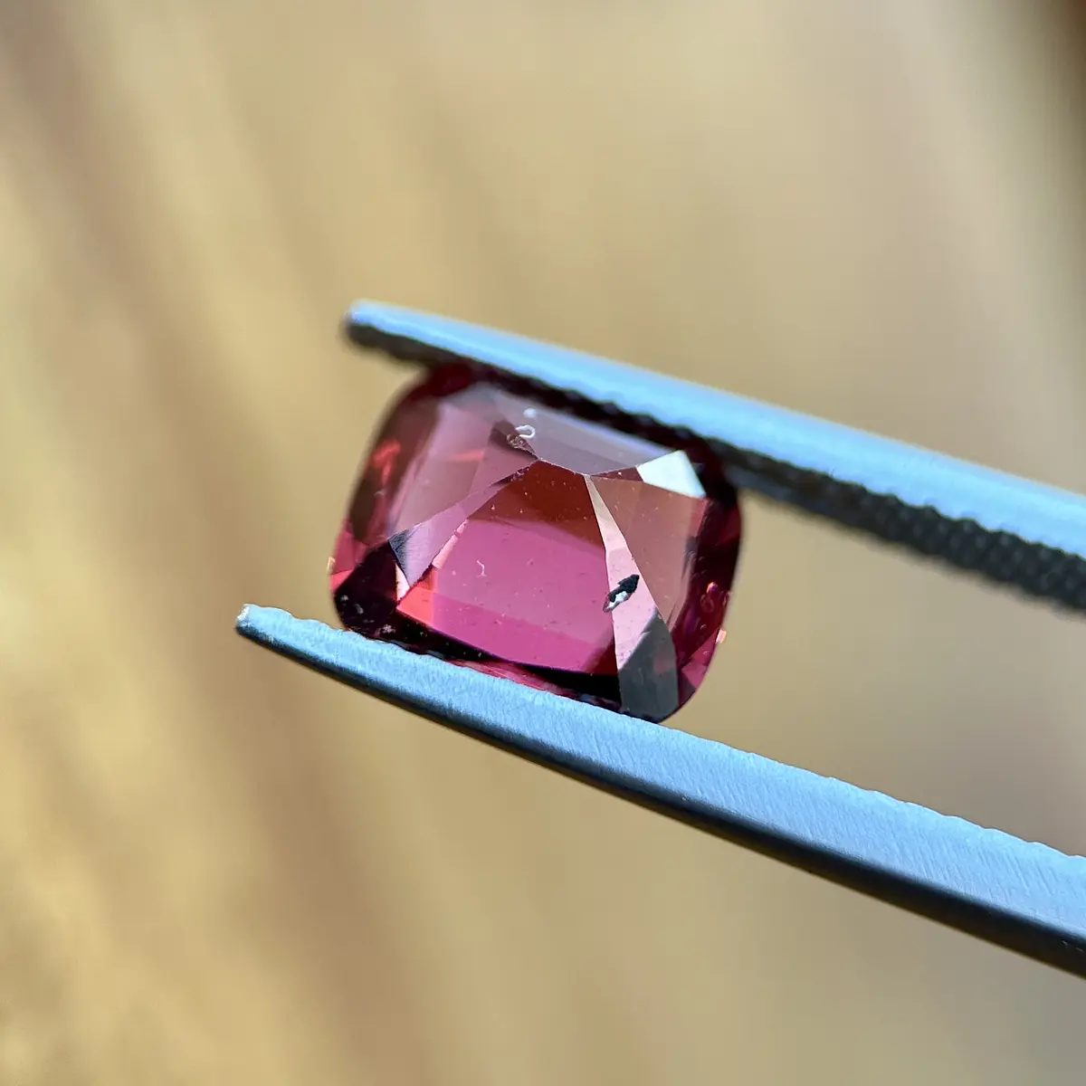 Granate rojo crimson-2.58ct-8.39x6.10x4.87mm | Versatto Gemas & Joyas