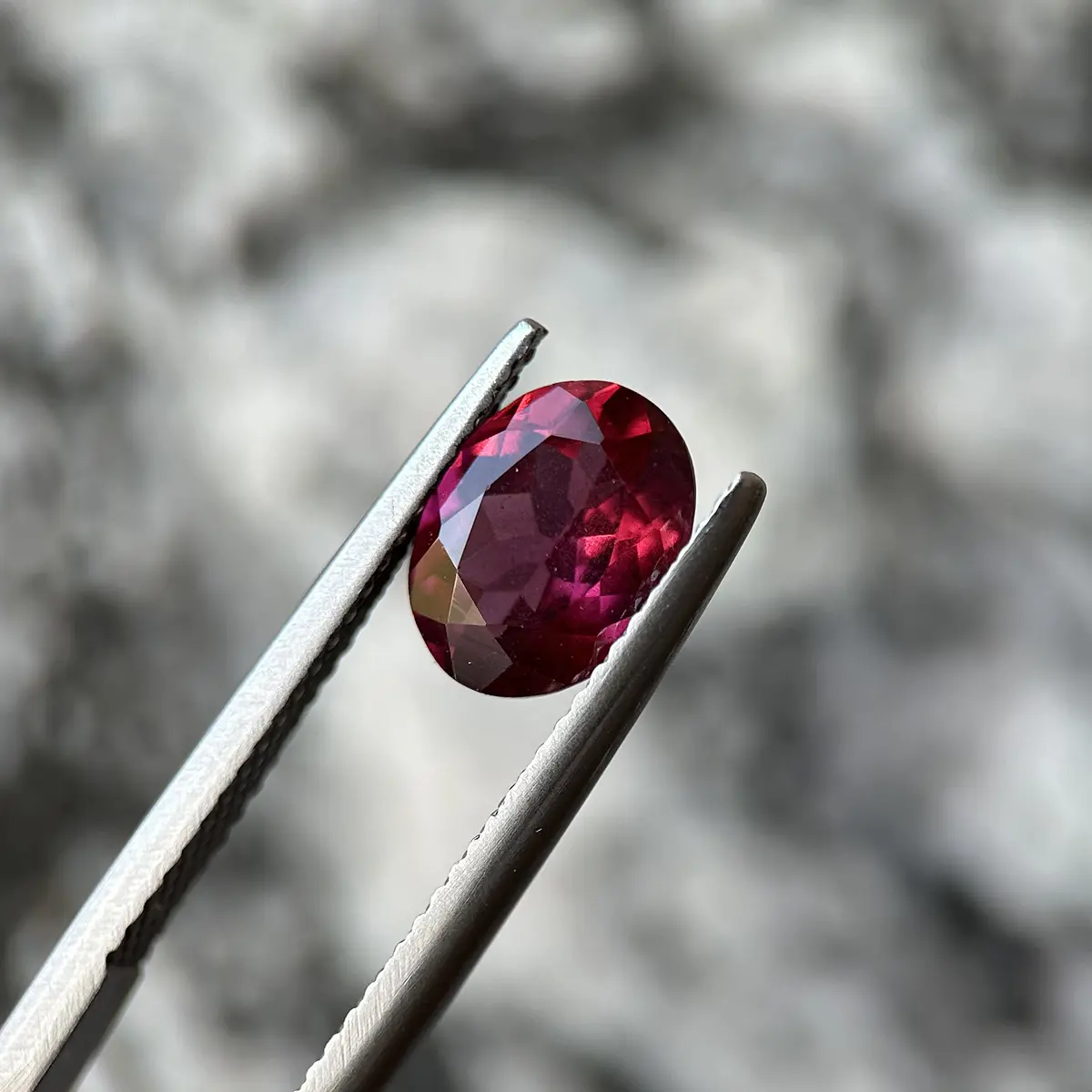 Granate rodolita-3.50ct-8.8x6.8x5.3mm | Versatto Gemas & Joyas